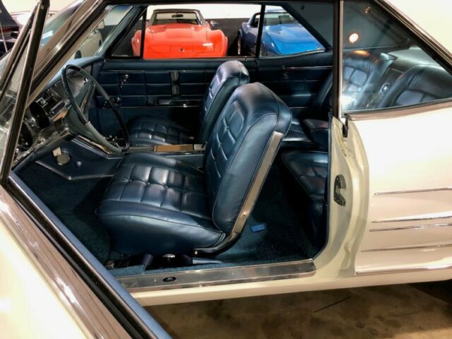 425 V8 - Factory Air! for sale